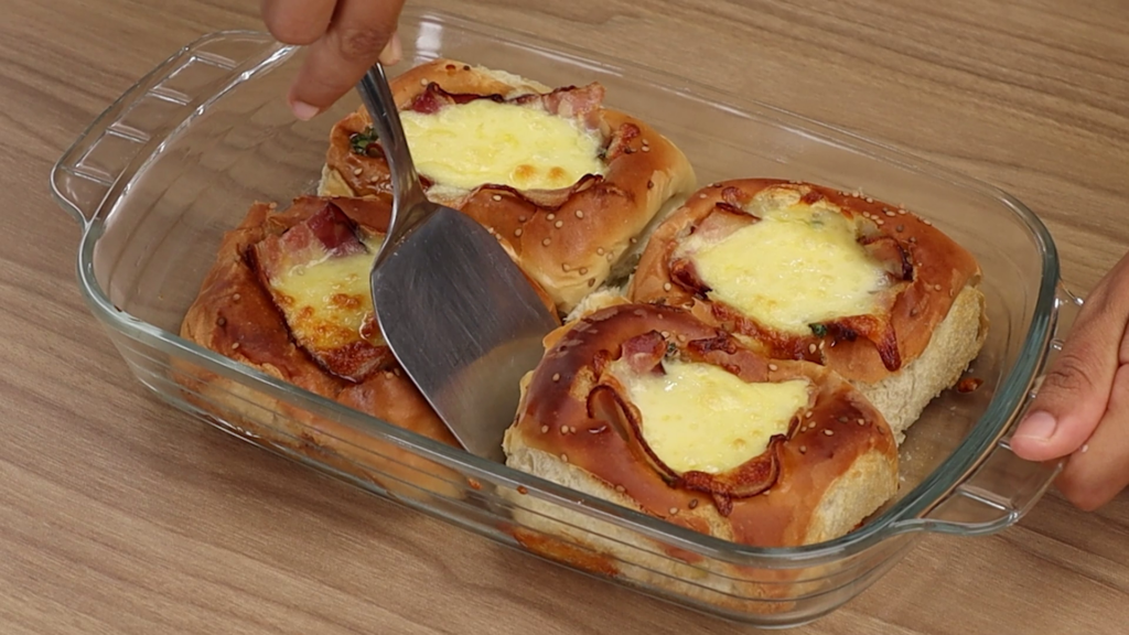 Pão com bacon e queijo muçarela - SuperGostoso